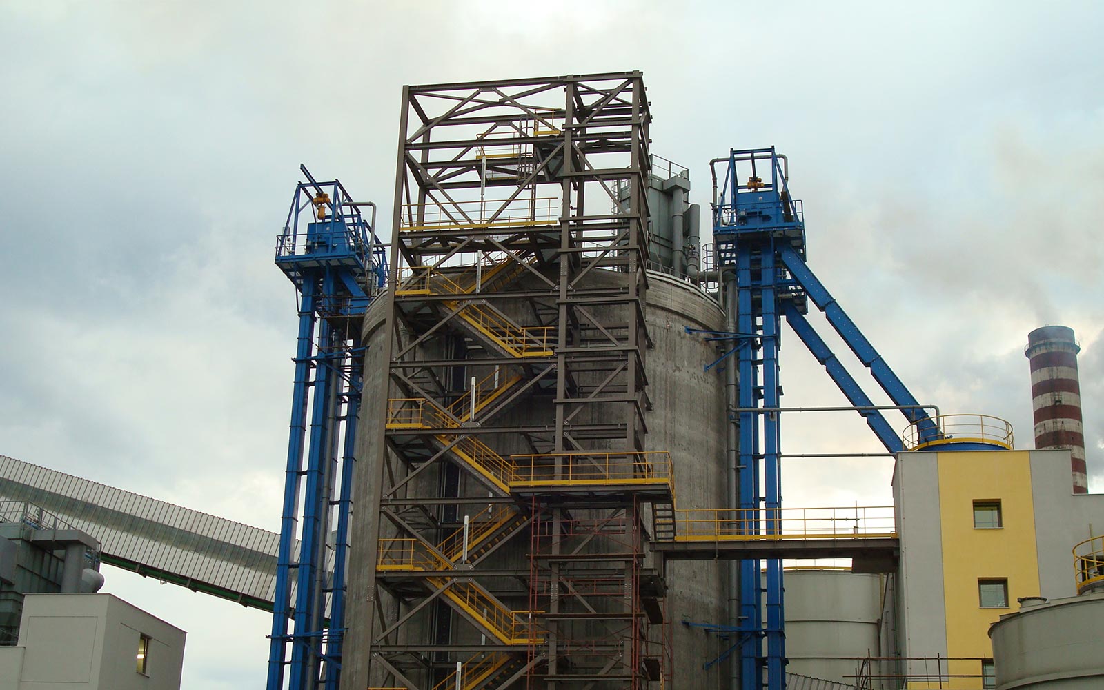 Bucket Elevators - MOTRIDAL Bulk Material Handling